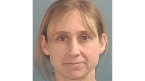 Laura Simonsons Instagram Twitter And Facebook On Idcrawl