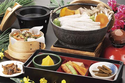 도쿄 출발 영어 투어 가이드 포함 하이라이트는 후지산과 5층 탑 아라쿠라야마 센겐 공원 And 오시노 핫카이 야마나시 특산 호우토우 점심 식사와 함께하는 당일치기