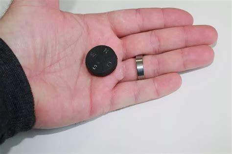 Mask Compass Lets Firefighters Keep Their Heading