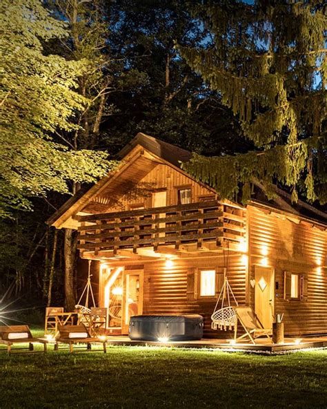 Pikol Lake Village Poroka V Objemu čudovite In Neokrnjene Narave