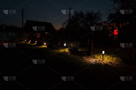夜晚小路灯笼水平画幅巷郊区无人街道夏天户外素材 花瓣网