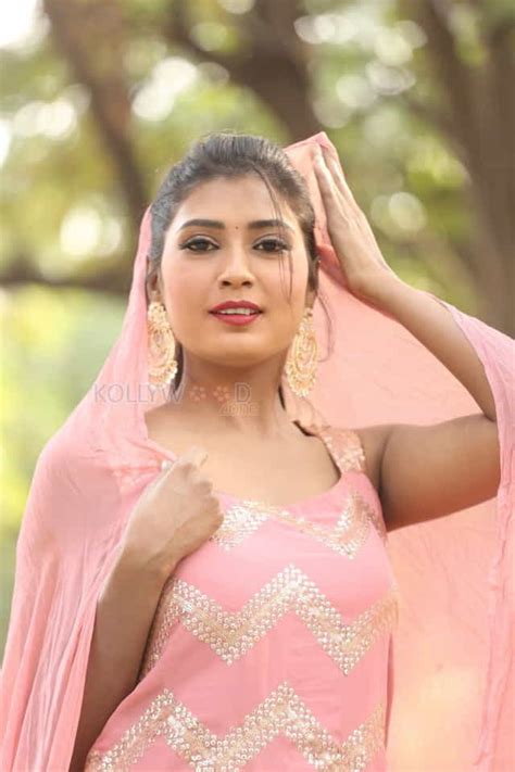 Actress Sanjana Choudhary At Bomma Adirindi Movie Press Meet Photos 10 121242 Kollywood Zone