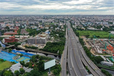 A Expressway Road That Is Unconnected To Any Other Routes There Are No