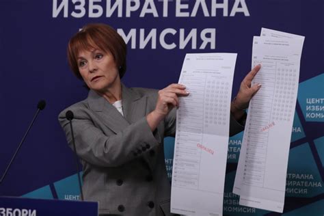 ЦИК показа образци на хартиената и електронна бюлетина за гласуване за местните избори на 29