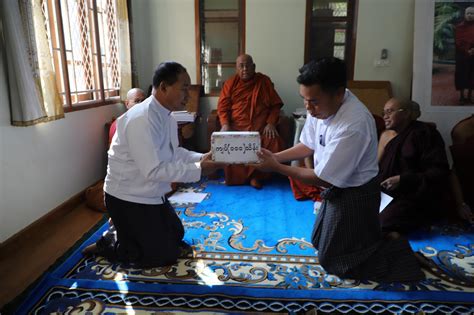 စစ်ကိုင်းတိုင်းဒေသကြီး ဝန်ကြီးချုပ် ဦးမြတ်ကျော် စစ်ကိုင်းတောင်ရိုး၊ သီတဂူဆရာတော် ကြီးထံ လှူဘွယ