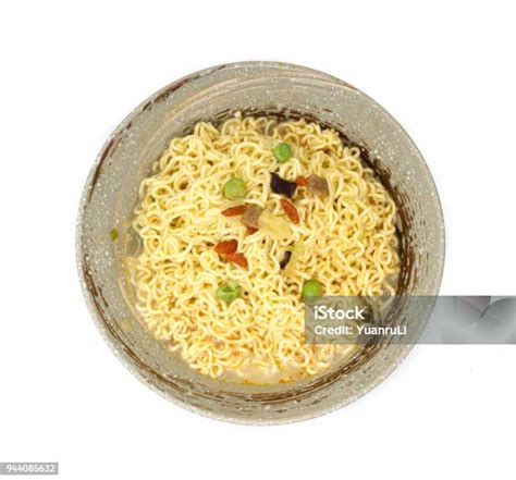흰색 배경에 고립 된 인스턴트 라면의 그릇입니다 젓가락입니다 0명에 대한 스톡 사진 및 기타 이미지 0명 건강하지 못한