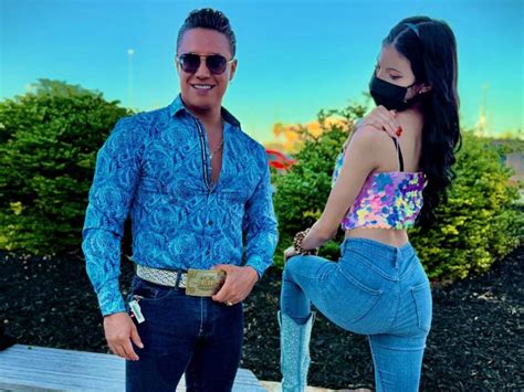 El Charro Presume Romance Con Una Chica 20 Años Menor Tras Su