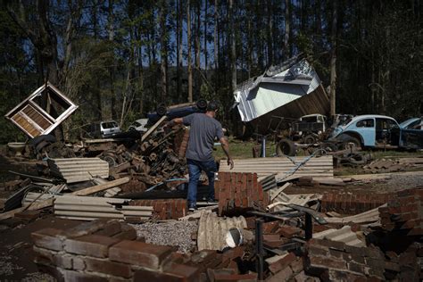Aumentan A 40 Las Víctimas Mortales De Las Inundaciones Por Un Ciclón