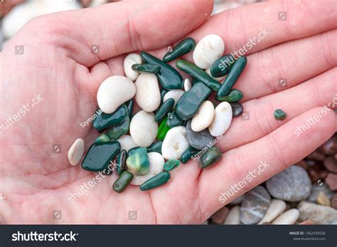 4258 Imagens De Tiny Pebbles Imagens Fotos Stock E Vetores Shutterstock