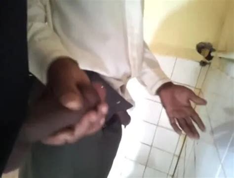 Amateur Cruising The Urinals