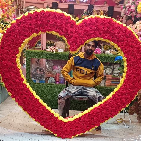 ছাদ ঢালাইয়ের আগে ইলেকট্রিকের কাজ করা হচ্ছে পাইপ লাইনের। Samim Sheikh