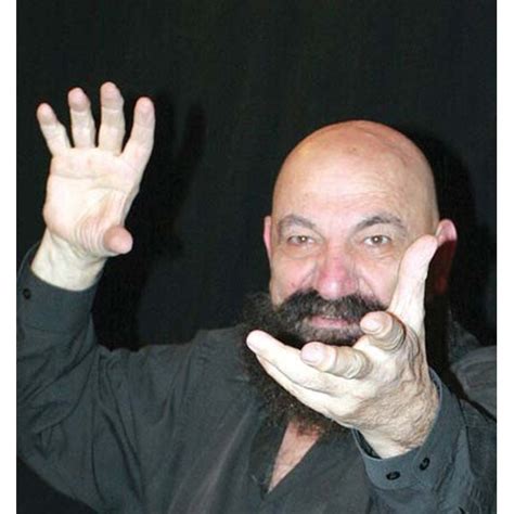 Илюзионистът Астор Сутрин на гладно зехтин уиски и мед