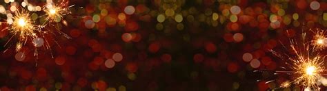 새해 복 많이 받으세요 2022 축제 실베스터 배경 파노라마 인사말 카드 배너 긴 어두운 검은 밤에 황금 불꽃 놀이와 붉은 보케 빛 0명에 대한 스톡 사진 및 기타 이미지