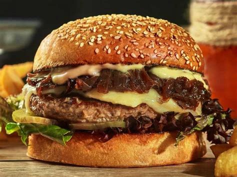 Prepara Hamburguesas Extrajugosas Con Cebolla Caramelizada