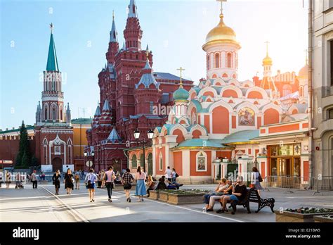 Russia, Shopping Street in Moscow Stock Photo: 70102065 - Alamy