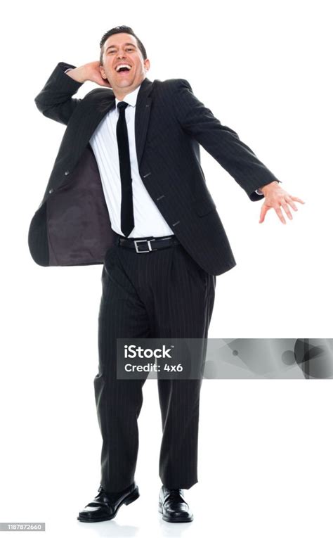 전체 길이 정면 보기 1명 성인 잘 생긴 사람 백인 남성 젊은 남자 매니저 사업가 비즈니스 맨 댄스 운동 복 착용 미소 행복 쾌활 한 웃음 기쁨 35 39세에 대한 스톡