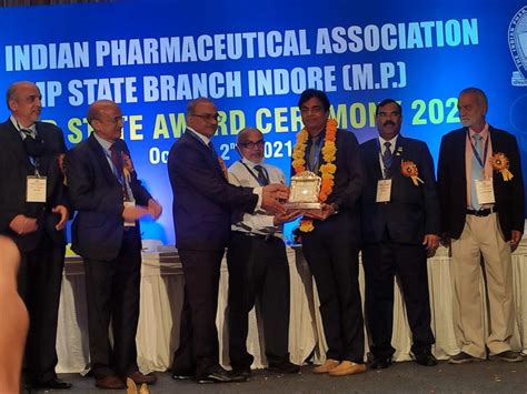 Vinod Gauttam On Linkedin Receiving Award Of Eminent Principal From Eminent Personalities Is