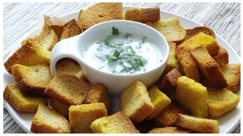 Як приготувати солоні сухарики з приправами та сушеним часником в