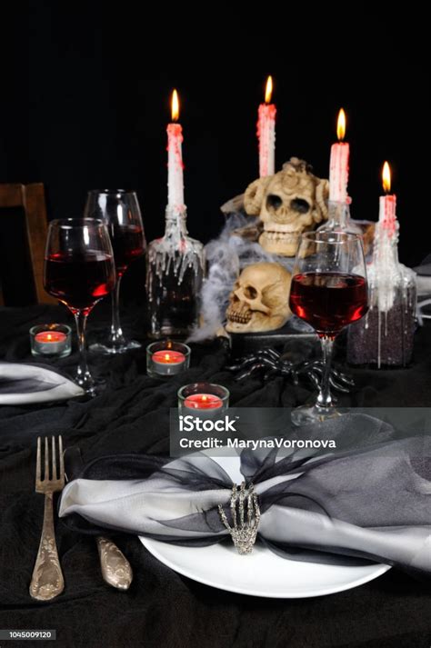 할로윈에 대 한 테이블 장식 설정의 측근을 만드는 아이디어 0명에 대한 스톡 사진 및 기타 이미지 0명 가구 개념 Istock