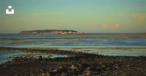 바위와 물이있는 해변 사진 Unsplash의 무료 펑후 이미지