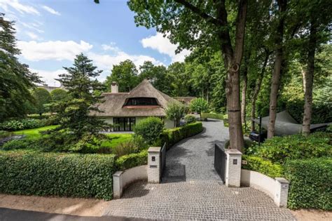 Nederlandse Sneakerbaas Zet Gooise Designvilla Te Koop Voor Miljoenenbedrag