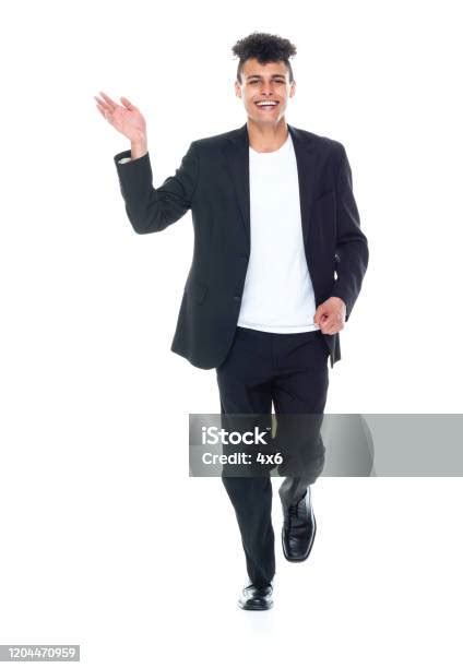 스마트 캐주얼을 입고 실행 하는 아프리카 민족 남성 사업가 20 24세에 대한 스톡 사진 및 기타 이미지 20 24세 20 29세 건강한 생활방식 Istock