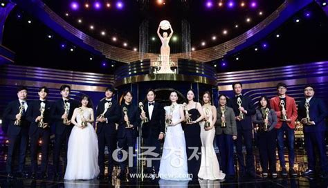 [포토] 제44회 청룡영화상 수상자들 아주경제