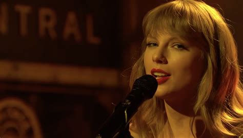 Watch Taylor Swifts 2021 Performance On Saturday Night Live Popsugar