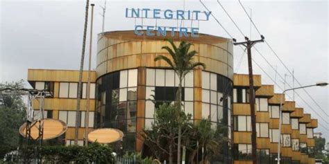 Eacc Detectives Raid Governor Kimani Wamatangis Office And Residence