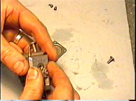 How Does A Chainsaw Primer Bulb Work