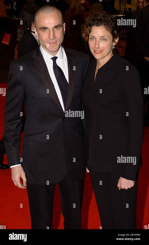 Daniel Day Lewis Wife