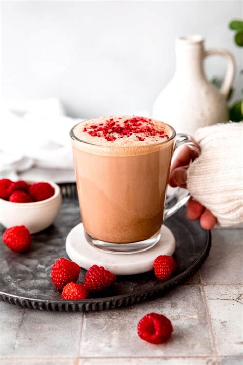 Raspberry Mocha Latte - coffeecopycat.com