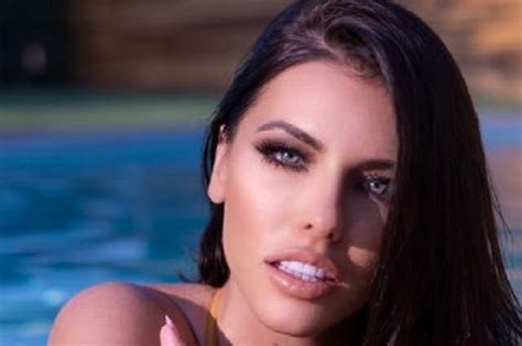 Video Estrella Porno Adriana Chechik Salta Y Se Parte La Espalda En Dos E Consulta Com