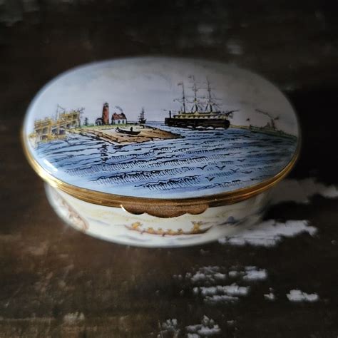 Retired Nantucket Historical Assoc English Enamel Pill Box View Of