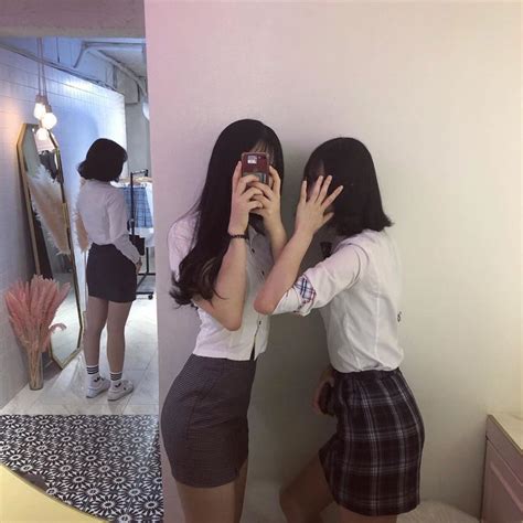 현 지 On Instagram “ 교복 입고 싶다 입을게 없짜나 🥺” 몸매좋은 여자 소녀 교복 패션