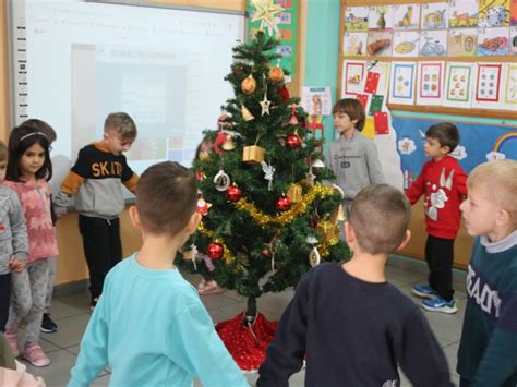 ΣΤΟΛΙΣΜΟΣ ΤΟΥ ΧΡΙΣΤΟΥΓΕΝΝΙΑΤΙΚΟΥ ΔΕΝΤΡΟΥ ΜΑΣ ΣΤΟ ΣΧΟΛΕΙΟ 11 ΝΗΠΙΑΓΩΓΕΙΟ ΧΙΟΥ