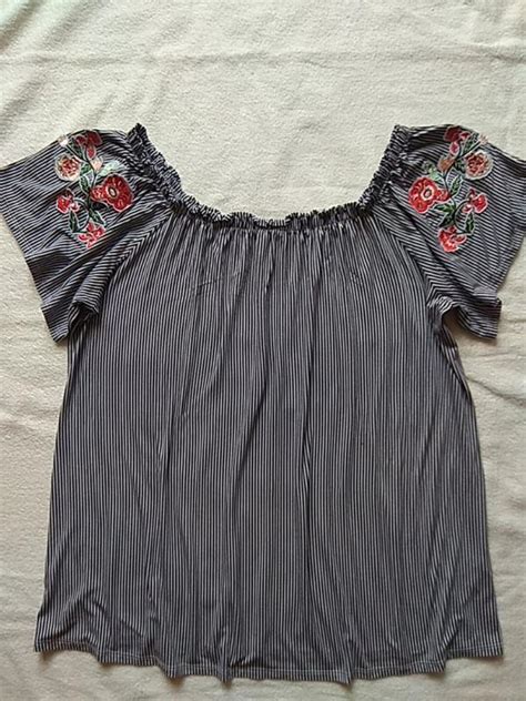 Блуза — ціна 60 грн у каталозі Блузи Купити жіночі речі за доступною ціною на Шафі Україна