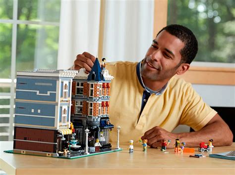 ≡ Конструктор LEGO Creator Assembly Square (10255) - купить в Днепре ...