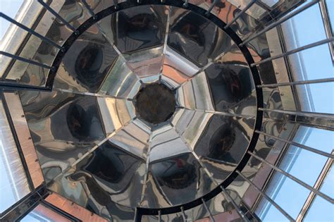 가브도스 등대 크레타 섬 그리스의 내부 꼭대기 금속 반사 구조 대칭 디자인 0명에 대한 스톡 사진 및 기타 이미지 0명 Gavdos 건물 외관 Istock