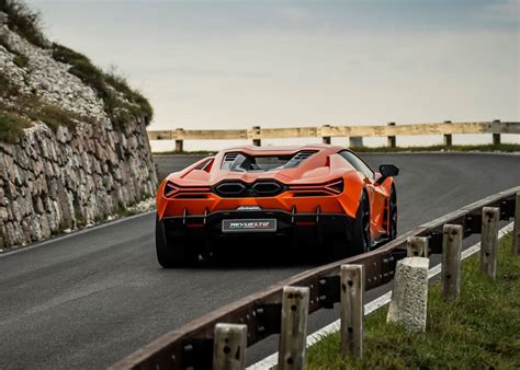 Lamborghini Revuelto