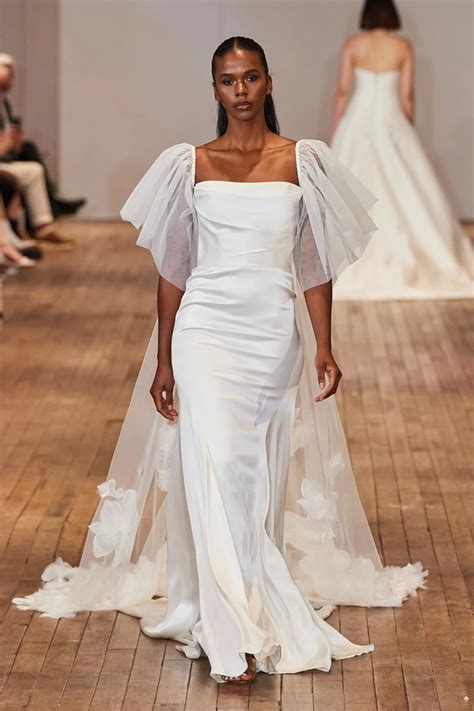 6 صيحات فساتين زفاف لفتتنا من أسبوع نيويورك لخريف 2024 مجلة سيدتي