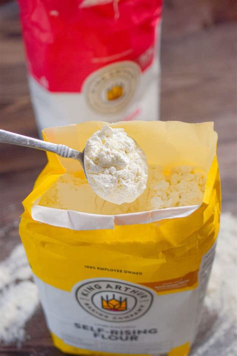 Self Rising Flour Vs All Purpose Flour A Comparison Lynns Way Of Life