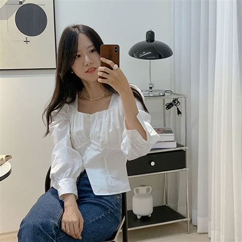핏예쁨 로맨틱 셔링 크롭 블라우스 코튼 면 긴팔 퍼프 벌룬 소매 트임 셔츠 러블리 페미닌 하트넥 스퀘어넥 절개 스모크 핀턱 주름 블라우스 화이트 블랙