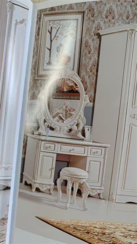 Классик тавилга Гоо сайхны ширээ сандал 1 2м урттай 1 65м өндөртэй 40см өргөнтэй 900 000