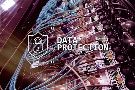 데이터 보호 사이버 보안 정보 개인 정보 보호입니다 인터넷 및 기술 개념입니다 서버 룸 배경입니다 남자에 대한 스톡 사진 및 기타 이미지 Istock