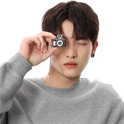 Badu Bg Мъжка висулка от титаниева стомана с висулка светеща камера Badu Bg