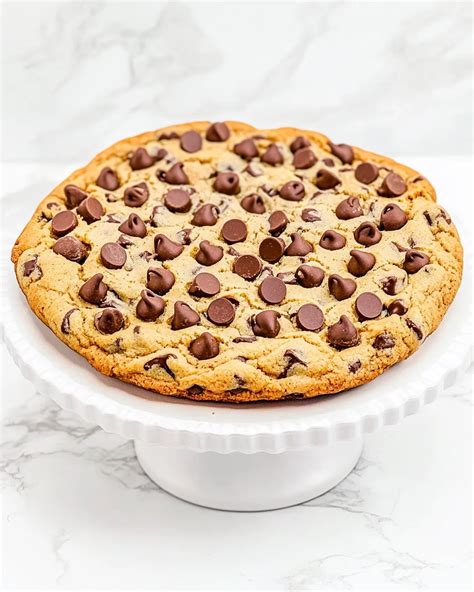 Giant Chocolate Chip Cookie Tastymealtime