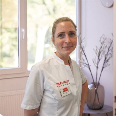 Drs Eline Reinders Folmer Fleboloog Bergman Clinics Huid And Vaten
