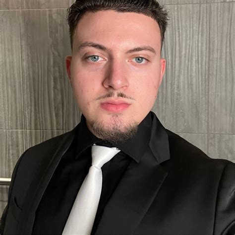 Michael Bacarella Commission Sales Associate Burberry Linkedin