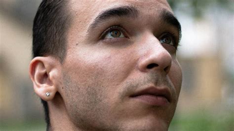 6 Clues Youre Falling For Someone Who Cant Emotionally Show Up For